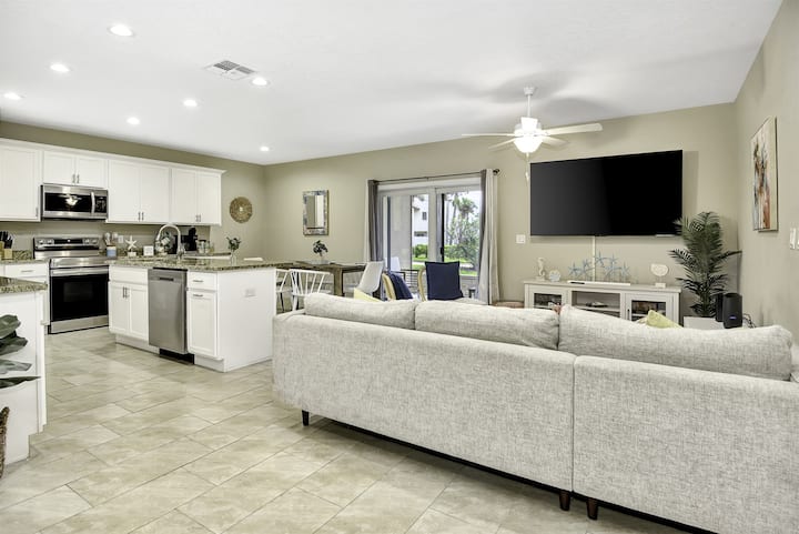 6 Bedrooms, Walk To Beach, Game Room, Parking, Ac - Daytona Beach, FL