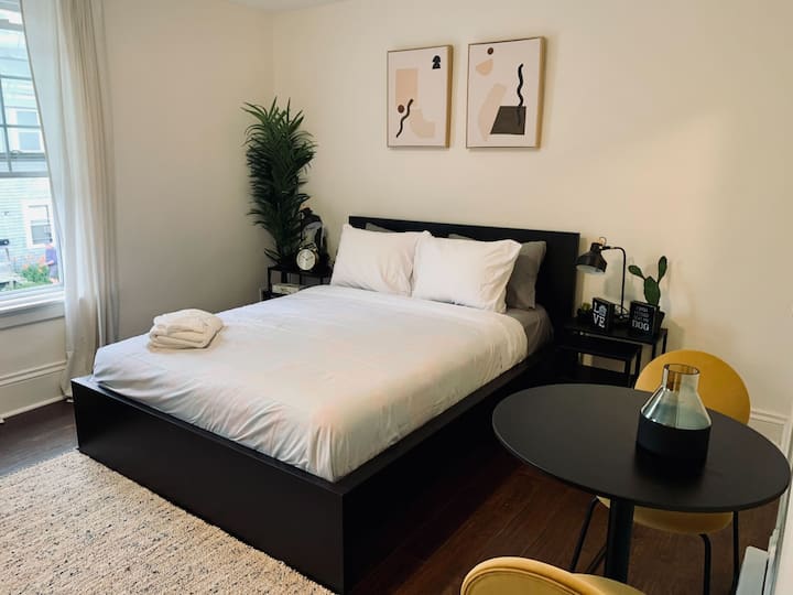 Pet-friendly, Lovely Studio W/ Balcony - Halifax