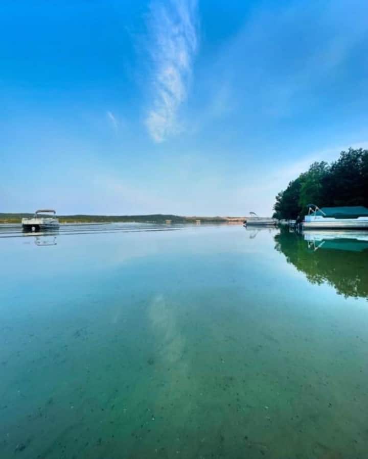 Gather And Relax On Little Glen Lake At Blue Haven - Glen Arbor, MI