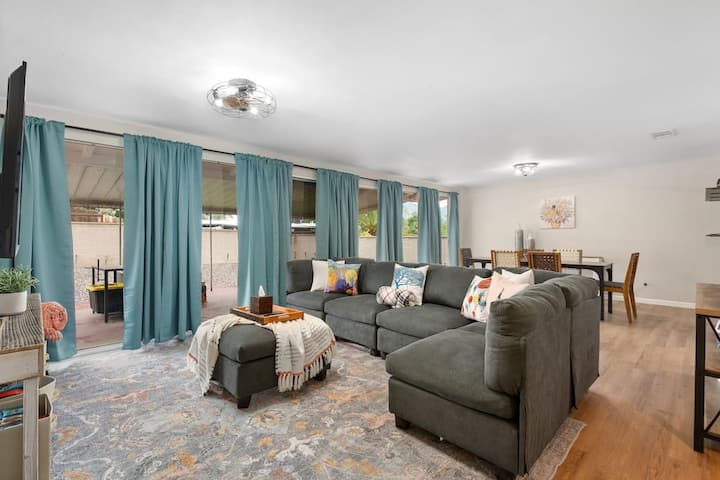 Eastside Family Retreat | Spacious Yard & Games - Tucson, AZ