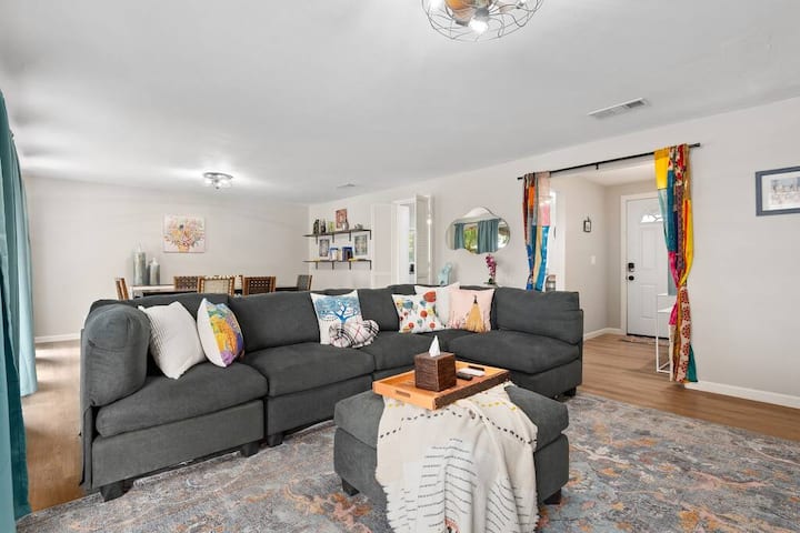 East Central Tucson | Spacious & Relaxing Getaway - Tucson, AZ