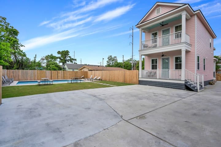 Pristine 4bd W Pool | Driveway Parking | Balcony - New Orleans, LA