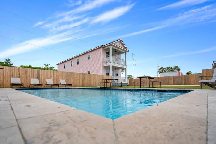 Modern 4bd W Pool | Driveway Parking |Large Outdoo - New Orleans, LA