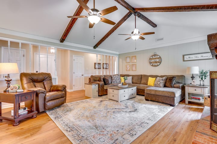 Decatur Vacation Rental W/ Patio! - Decatur, AL