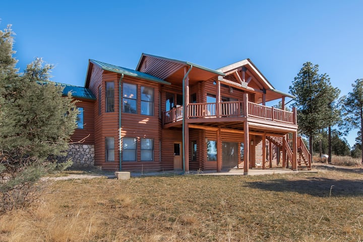 Blue Lake Lodge | Pet Friendly, Views, Hot Tub - Ruidoso, NM