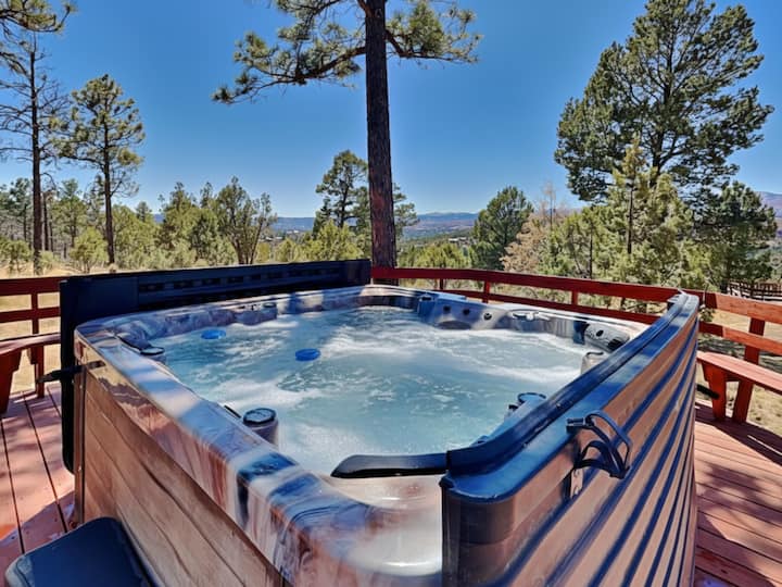 Blue Lake Lodge | Pet Friendly, Views, Hot Tub - Ruidoso, NM