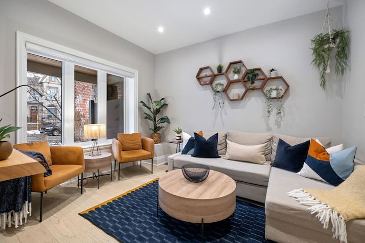 40% Off ~ Toronto Junction | Walk To Cafés & Shops - Toronto