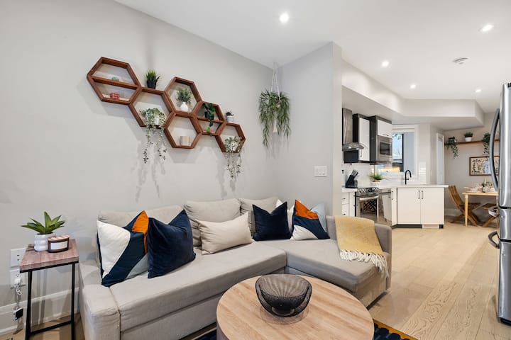 40% Off ~ Toronto Junction | Walk To Cafés & Shops - Toronto