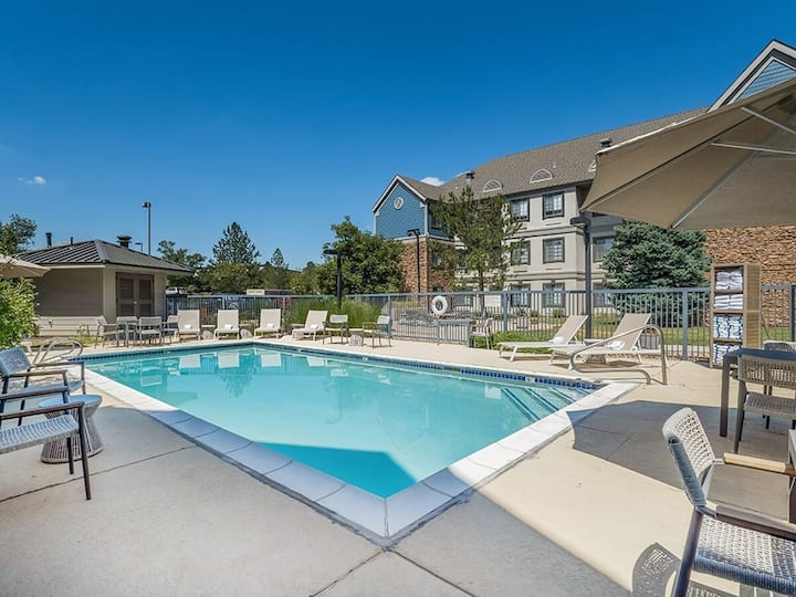 Relax And Recharge! W/ Pool, Pet-friendly - Highlands Ranch, CO