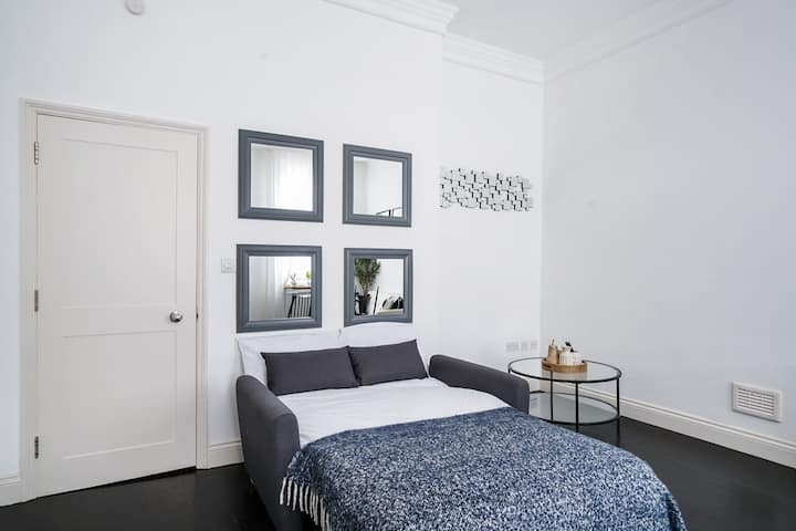 Magnificent Flat Across Harrods - Central London