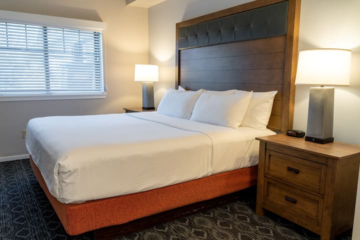 2br Near West Entrance, Pool, Hot Tub, Games Room. - West Yellowstone, MT