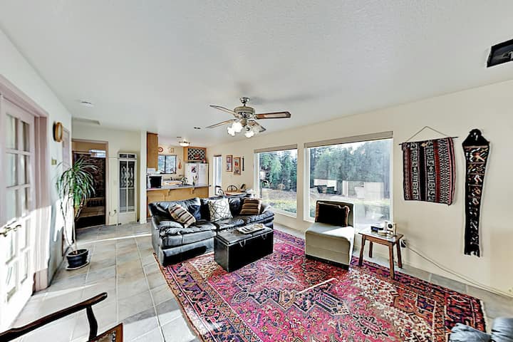 2br Mountain-view Cottage With Hot Tub, Deck - Sebastopol, CA