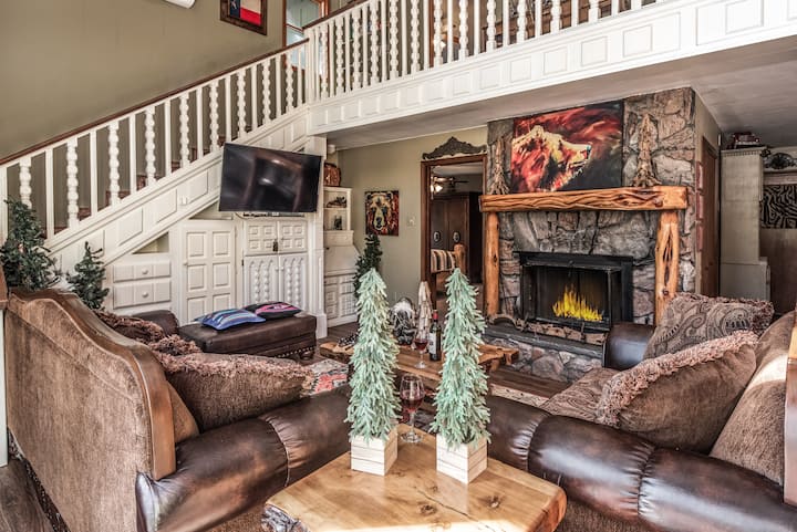 Tis Holiday Haus | Amazing Views, Hot Tub! - Ruidoso, NM