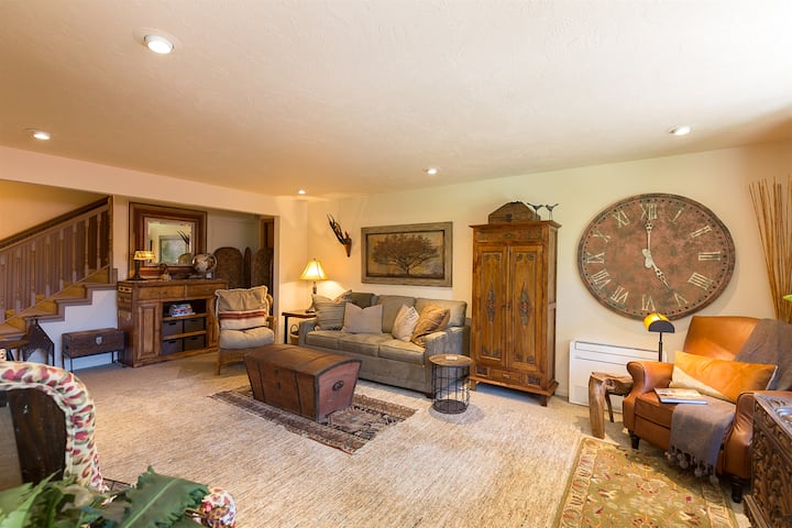Wild Rose: Spacious 2+br, Close To Downtown - Sequim, WA