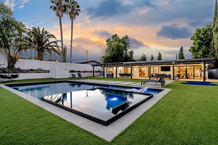 Sierra Sky Entertainer's Paradise - Calabasas, CA