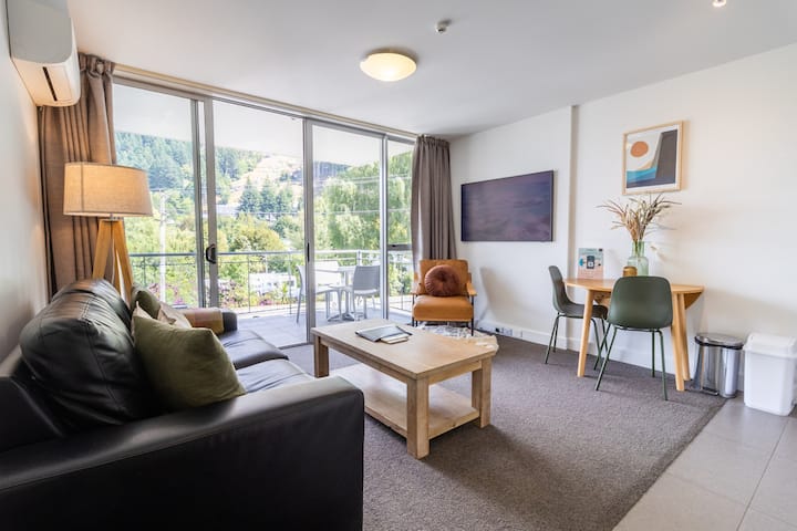Central Qt3 | Cozy 1br + Balcony, Walk Everywhere - Queenstown