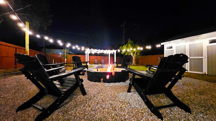 San Antonio Oasis | King Bed | Designer - Helotes, TX