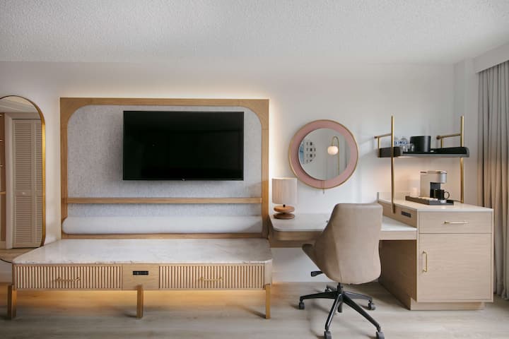 Bring The Family! 4 Roomy Units, Pets Allowed! - Miami