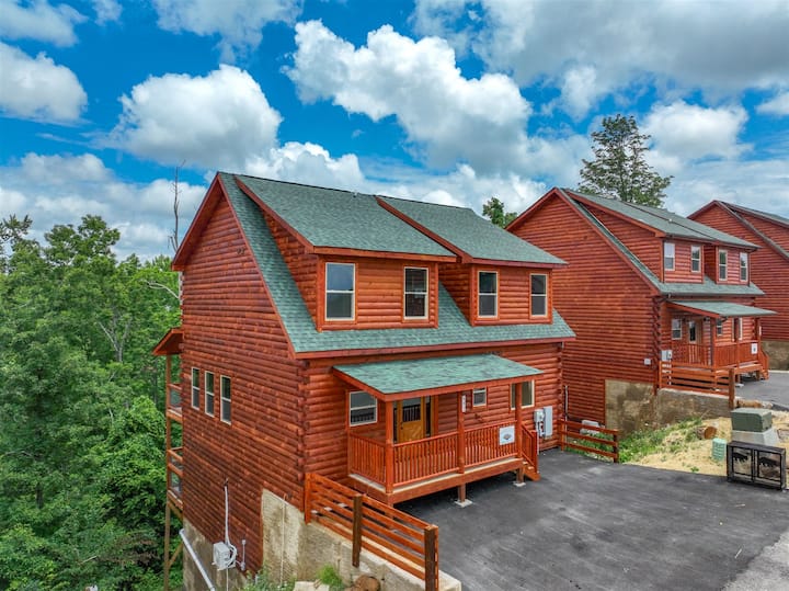 Touch The Morning - Luxury 4 Bedroom Pool Cabin - Sevierville