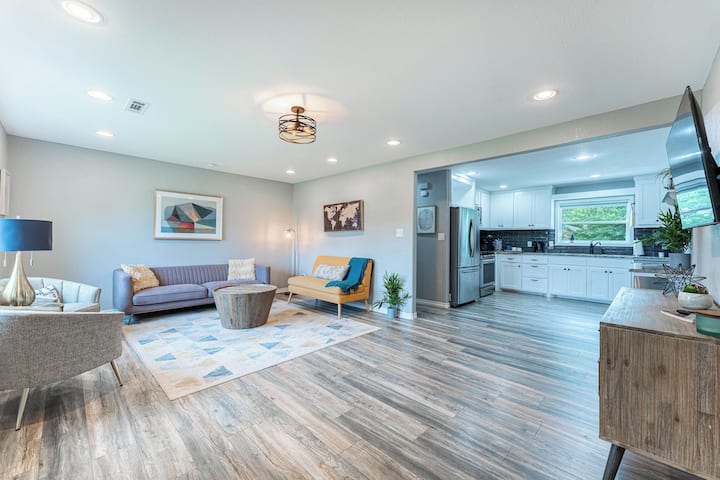 Downtown Bentonville 4 Bed - Trails, Parks, & More - Bentonville, AR