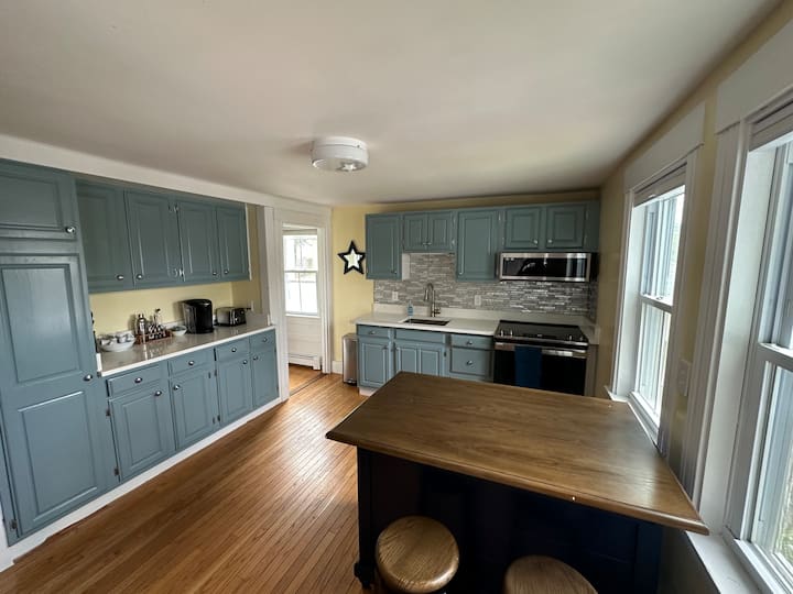 Prince Albert Rose Basile Apartment (1,131 Sq. Ft) - Race Point Beach, MA