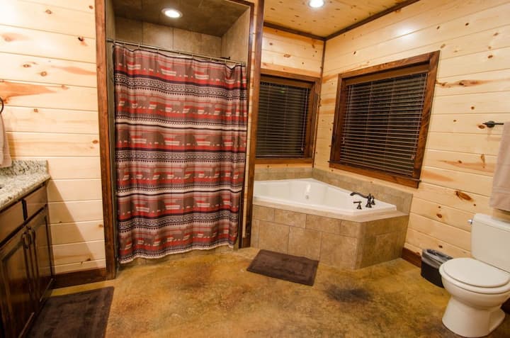 Cowboy Cabin - Broken Bow, OK