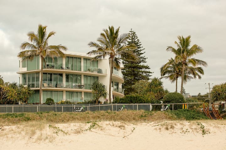 Waves 203 On Currumbin Beach - Tweed Heads