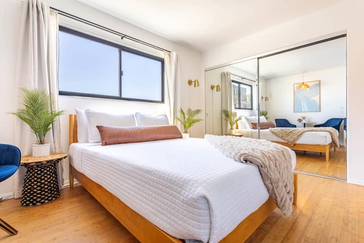 No Service Fee | Ocean View Apt | Steps To Sand - Manhattan Beach, CA