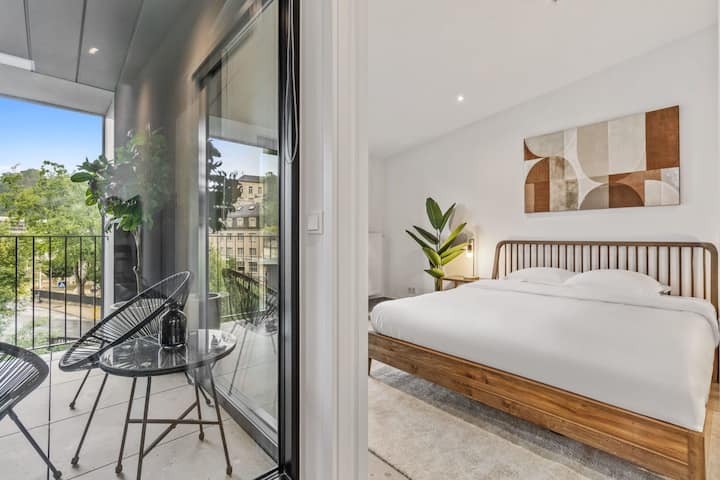 Elegant 2br In Clausen With Balcony Views - Luxembourg