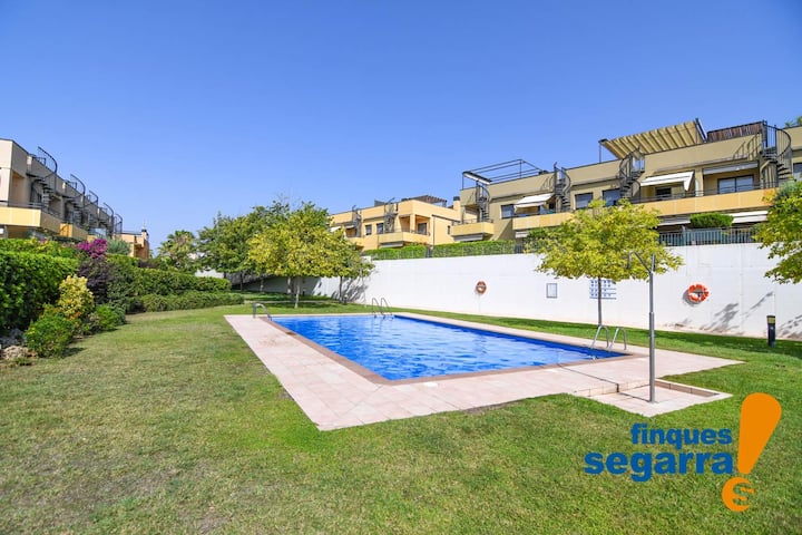 Penthouse De 3 Chambres, Avec Piscine Commune Et P - Coma-ruga
