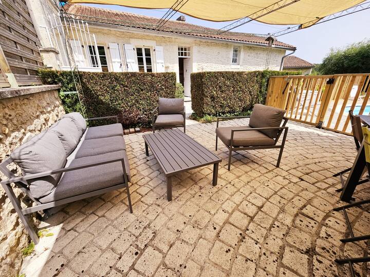 Gîte Avec Piscine Le Creux Du Loup - Angoulême