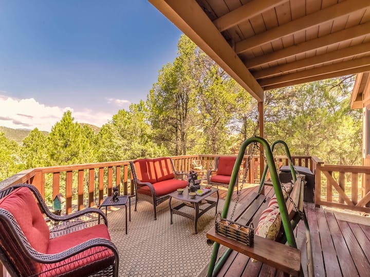 Mockingbird Cabin | Pet Friendly, Gas Fireplace - Ruidoso, NM