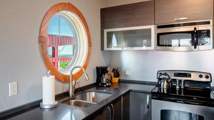 Peaceful 3br 3ba Retreat | Walk To Water & Dining - Outer Banks, NC