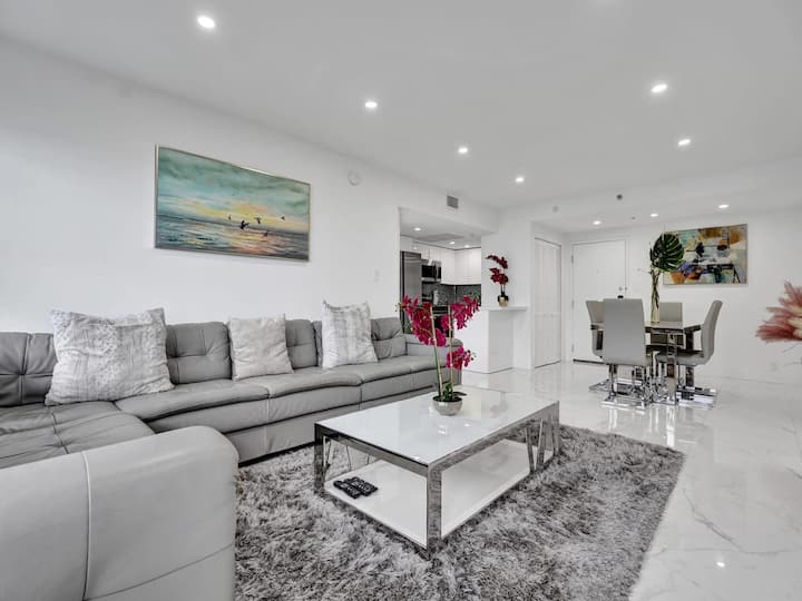 Ocean View Retreat / Beach Service / 1603 - Miami Beach