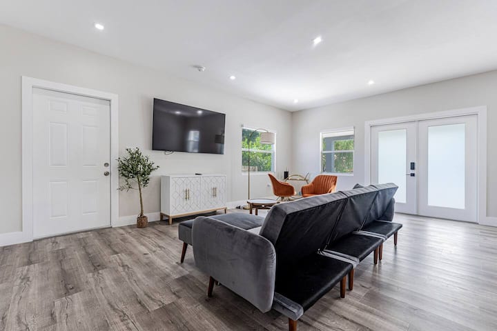 Miami Modern Oasis Retreat | Close To Port! - Coral Gables, FL