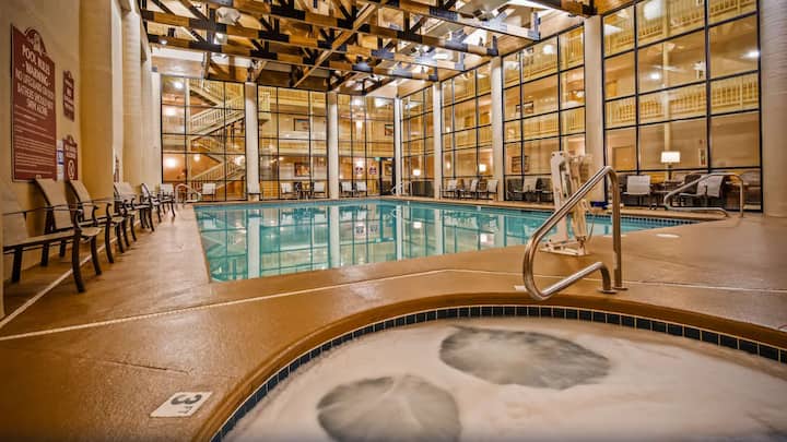 Nature's Symphony! Indoor Pool, Free Breakfast! - Bryce Canyon City, UT