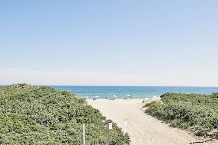 Relax And Unwind! Beachfront, Free Parking - Montauk, NY