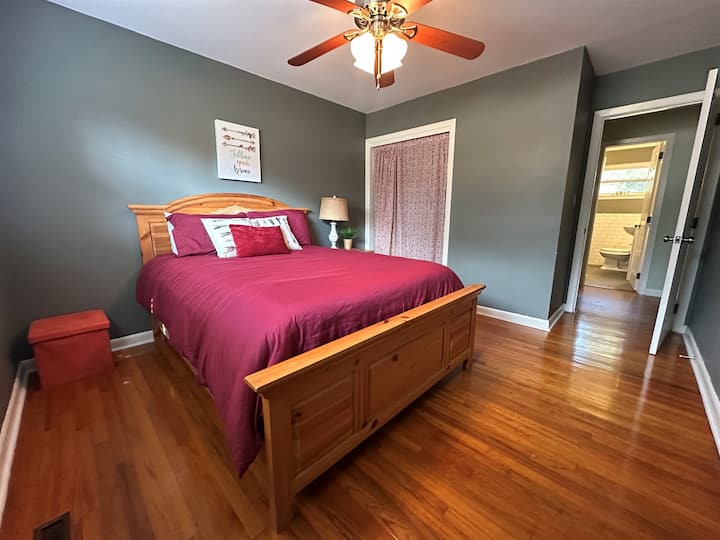 Spacious 4br/2ba Home Near Fsu, Capitol & Hospital - Tallahassee, FL