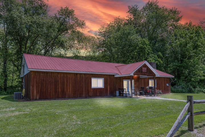 Trails End Lodge: Budget Friendly In Hocking Hills - Logan, OH