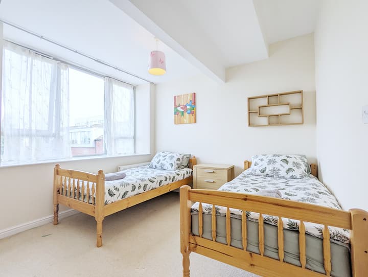 Twin Room Near City Centre Free Parking - Liverpool