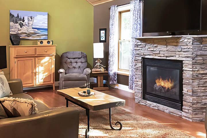 Charming 2br Forest Cabin—little Tub Harbour - Tobermory