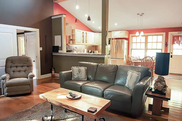Charming 2br Forest Cabin—little Tub Harbour - Tobermory