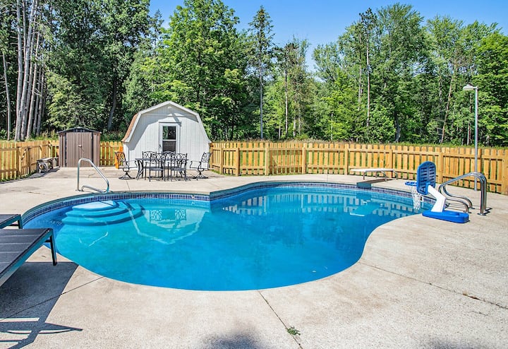 Secluded Pool Playhouse: Hot Tub, Games, Fire Pit - New Buffalo, MI