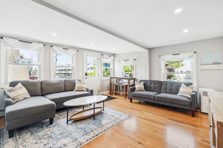 Beachfront | Parking | Salisbury Beach Retreat - Salisbury Beach