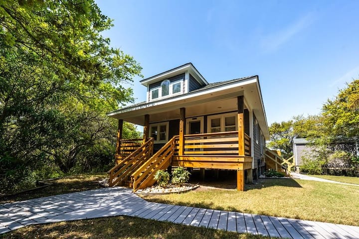 Waterfront 2-bedroom, 1-bathroom Cottage - Outer Banks, NC