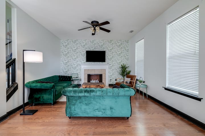 Tupelo 2-story Retreat Near Savannah - Pooler, GA