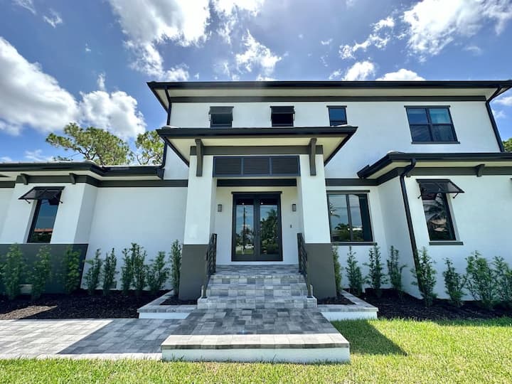 Bonita Beach Mansion, New Constuction Home, Pool, - Bonita Springs, FL