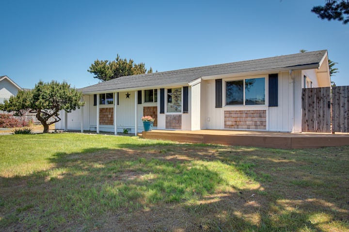 Central Bandon Retreat W/ Deck < 1 Mi To Beach! - Bandon, OR