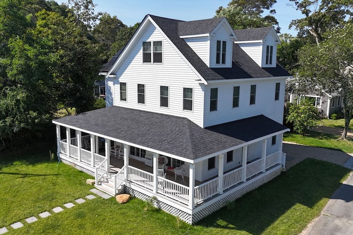 Main Street - Walk To Downtown Vineyard Haven! - Oak Bluffs, MA
