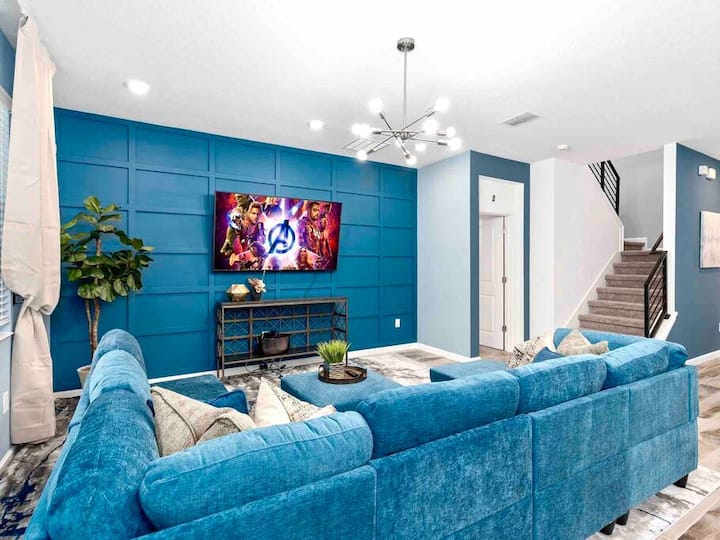 Super Blue- Sleeps 24 W Pool & Movie Loft! - Kissimmee